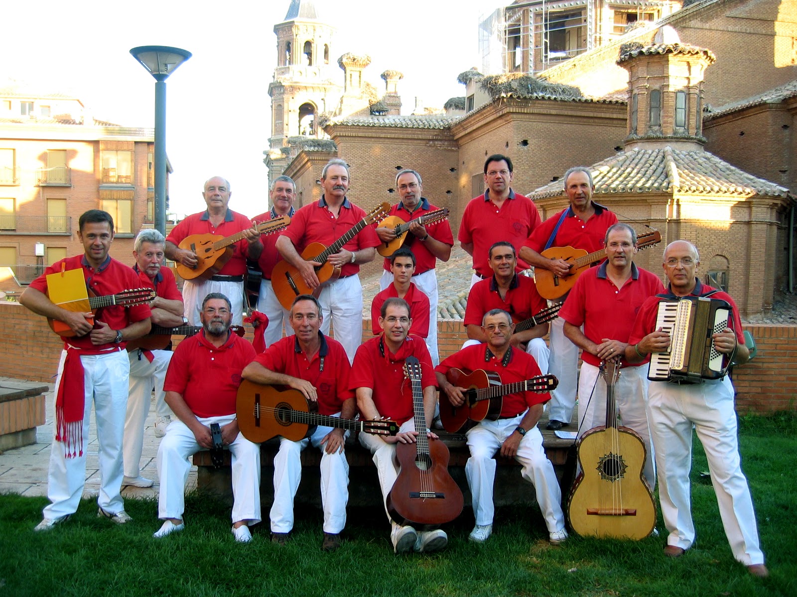 Rondalla Armonía de Pamplona: TERCER PROYECTO MUSICAL DE ROBERTO URRUTIA